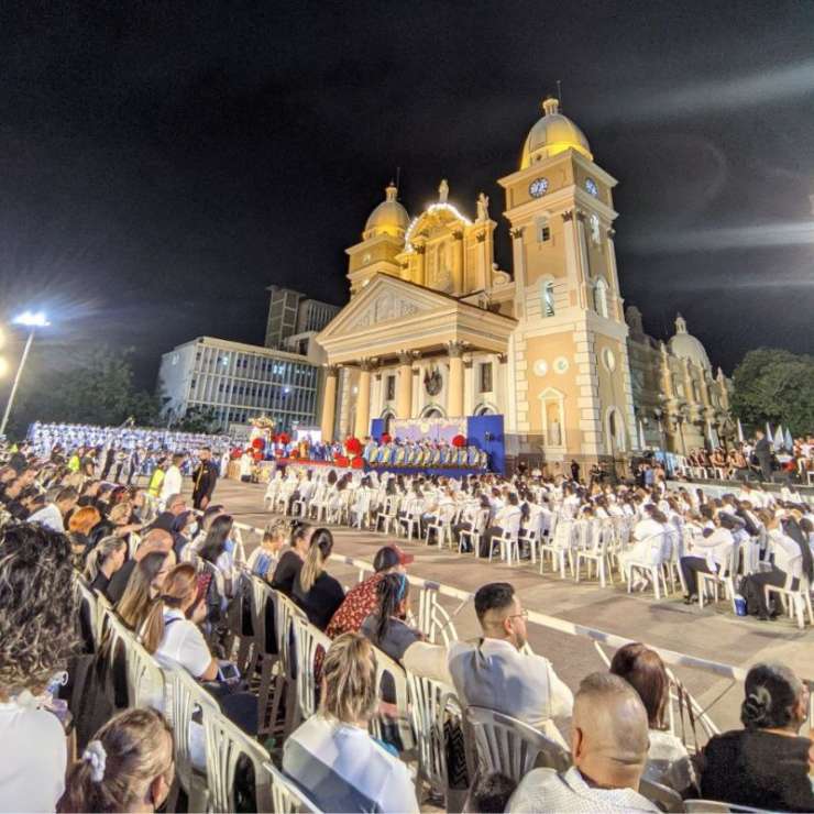Mons. Peña Parra en la Basílica de la Chinita: “La paz crece con el ...