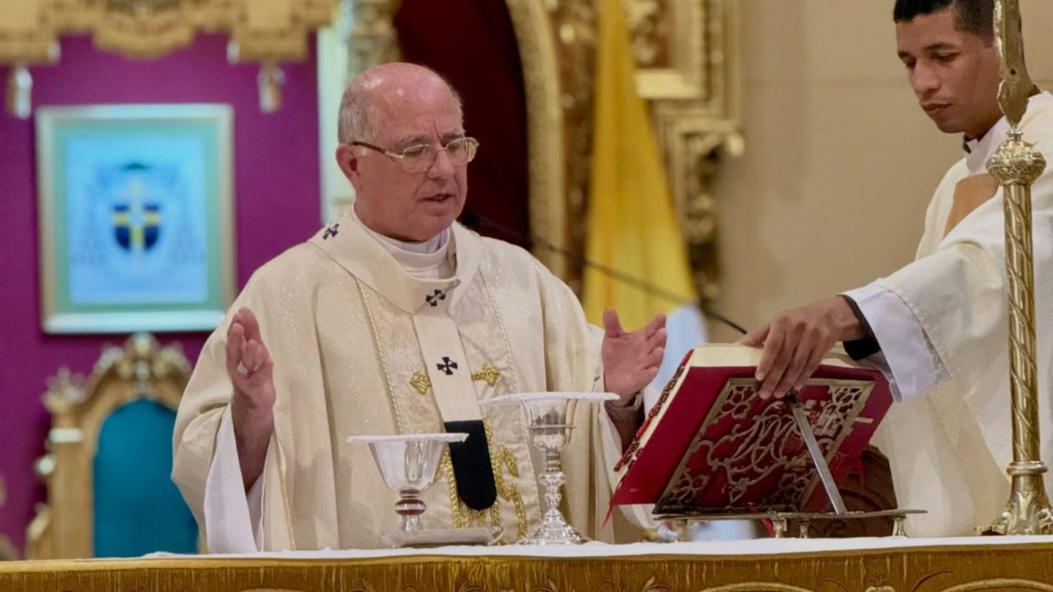 Monseñor Jesús González de Zárate Salas celebró aniversarios sacerdotal ...